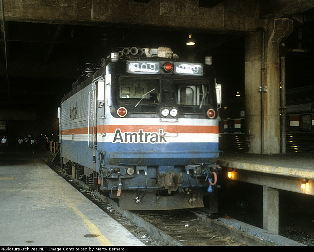 AMTK 909 at Union Station